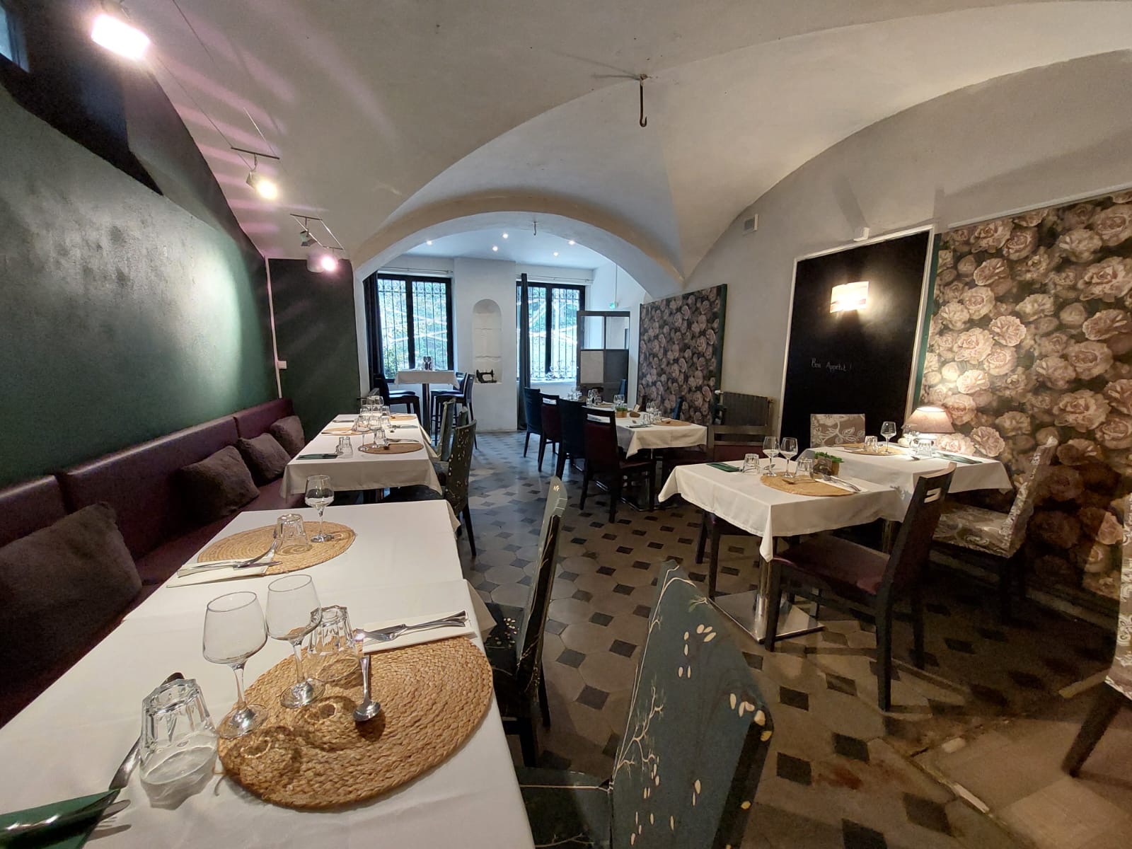 Informations restaurant - Château des Arènes