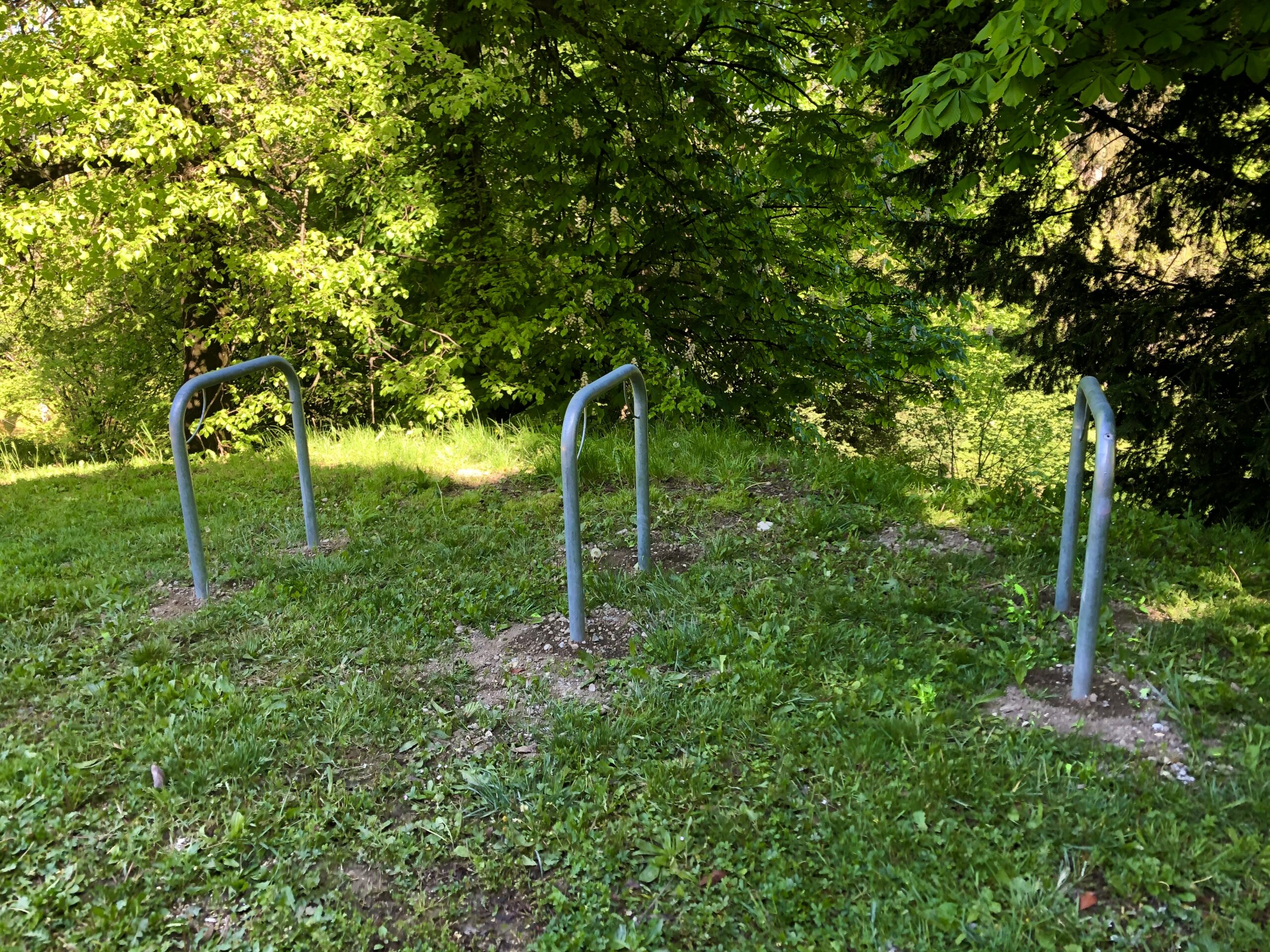 Installation d'arceaux de vélos - Le château des arènes - Château des ...