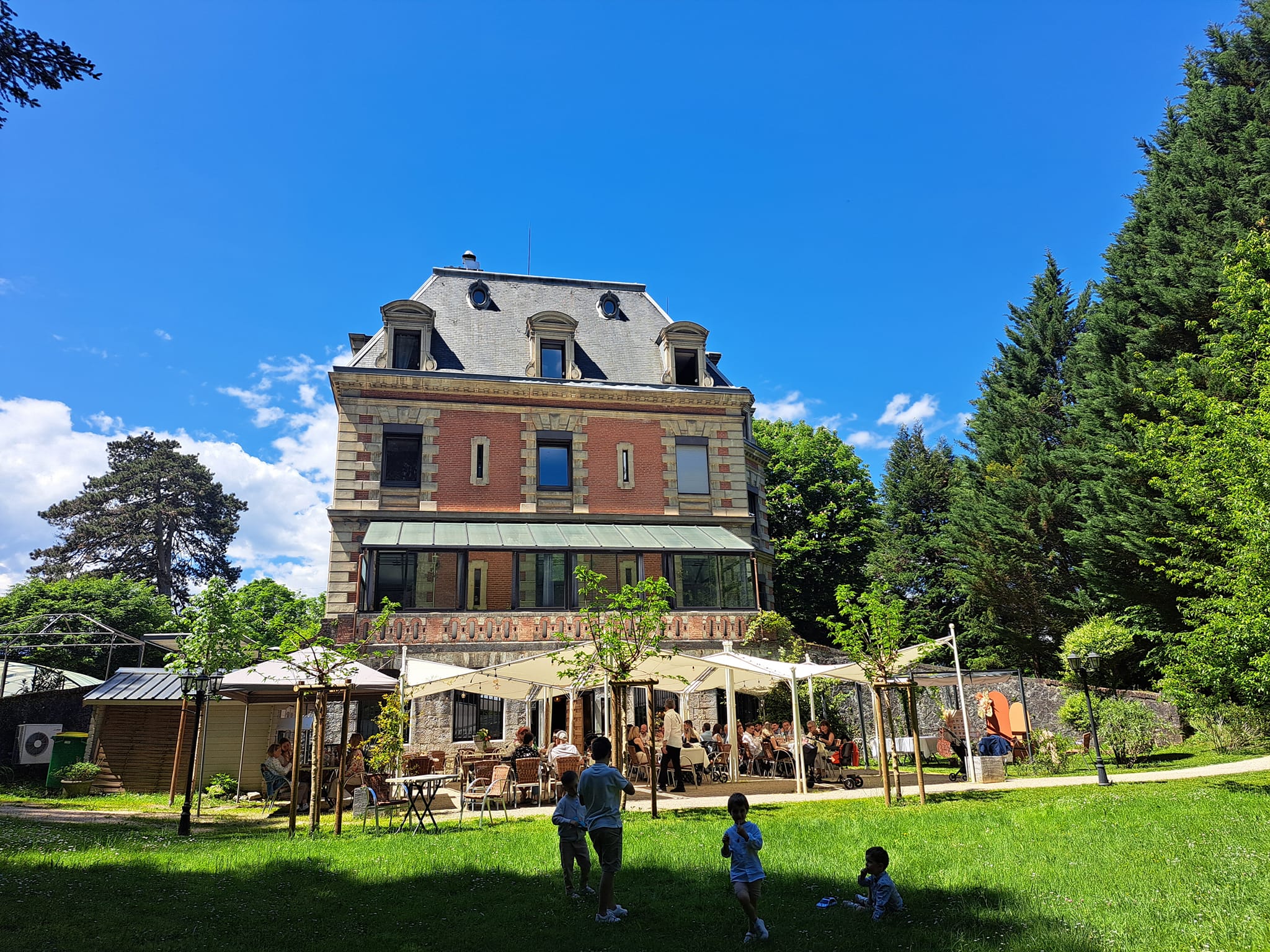 La nouvelle carte arrive le 3 Juin 2024 - Château des Arènes